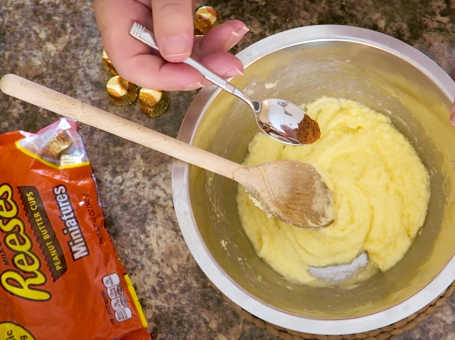 Reeses Spider Halloween Cookies - Steve's Kitchen